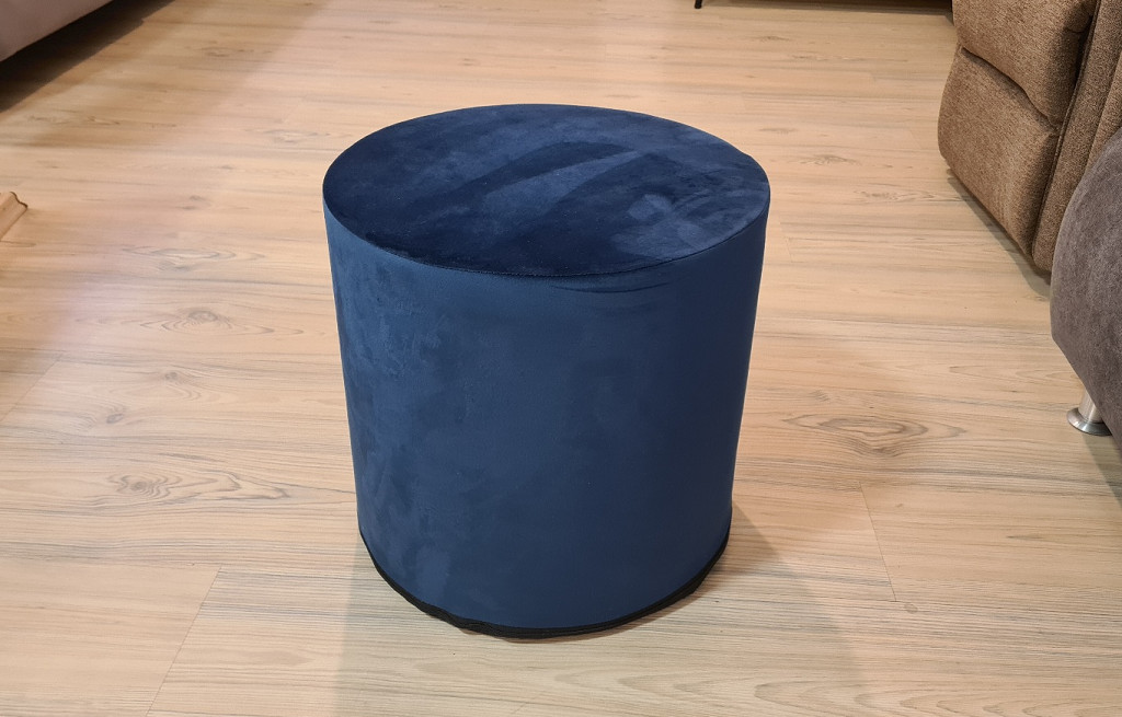 Različni modeli in oblike sedežnih garnitur z ali brez ležišča.